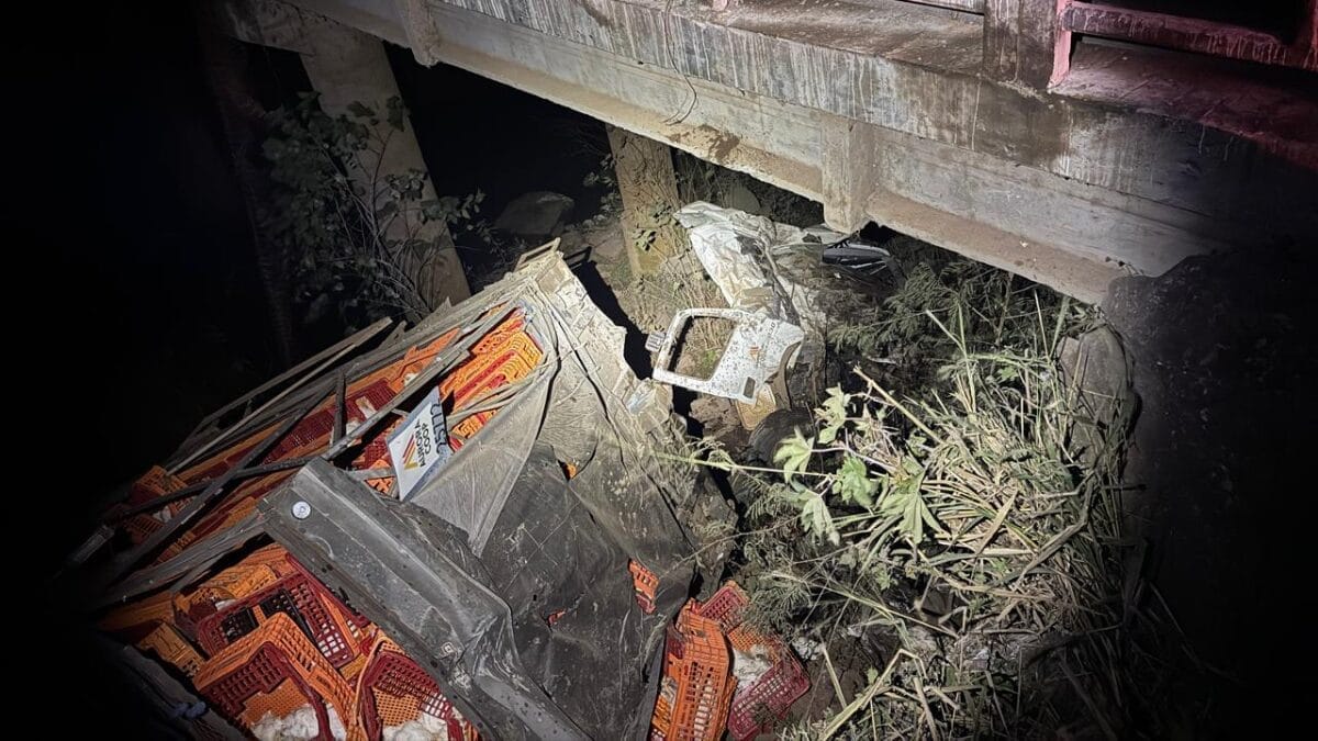 Caminhoneiro de 25 anos fica gravemente ferido em acidente na SC-283
