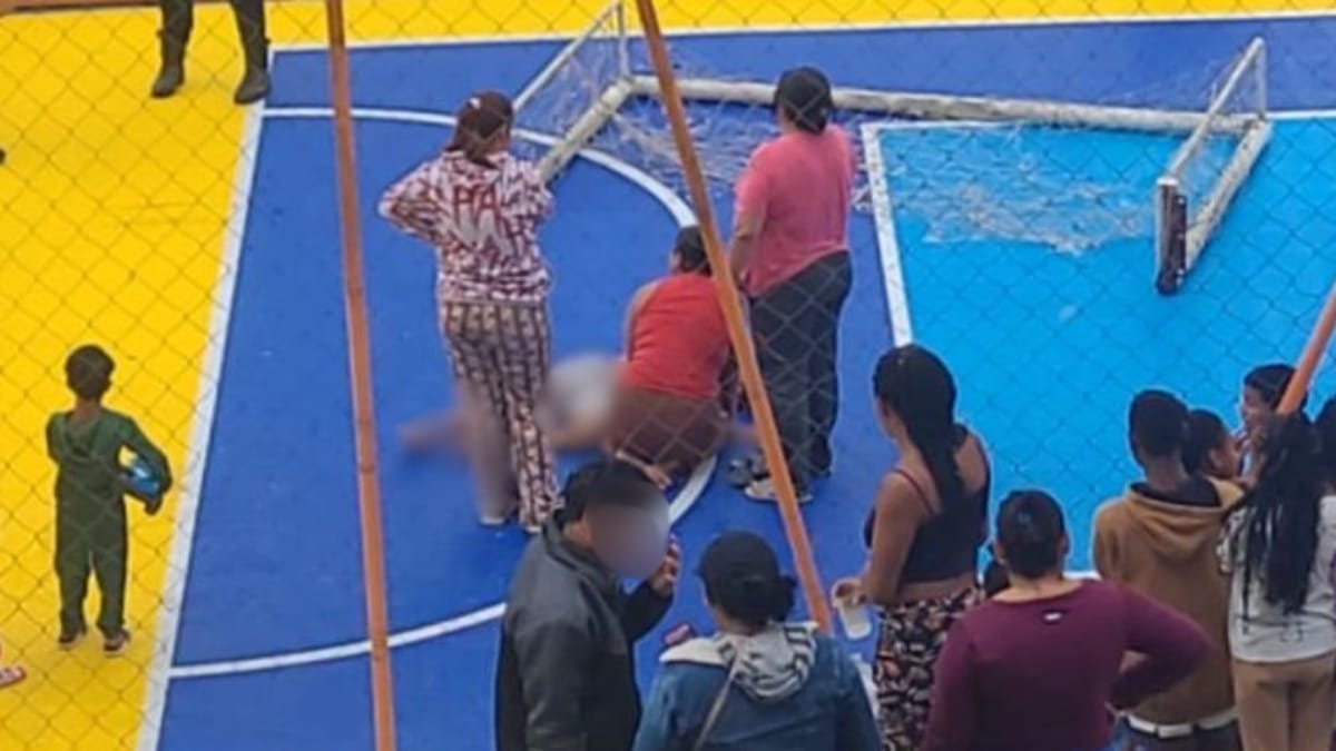 Criança fica gravemente ferida após trave cair em quadra em SC